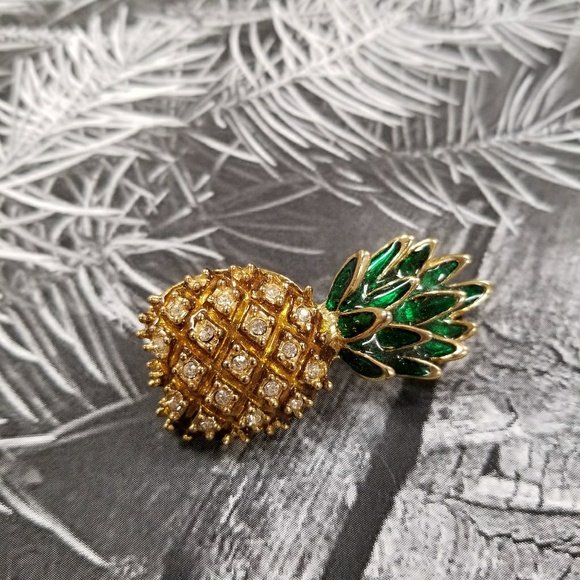 Vintage | Jewelry | Exquisite Vtg Rhinestone Pineapple Brooch | Poshmark